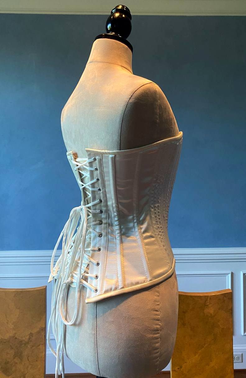 Vintage satin full bust historical pattern corset with 40 steel bones ...